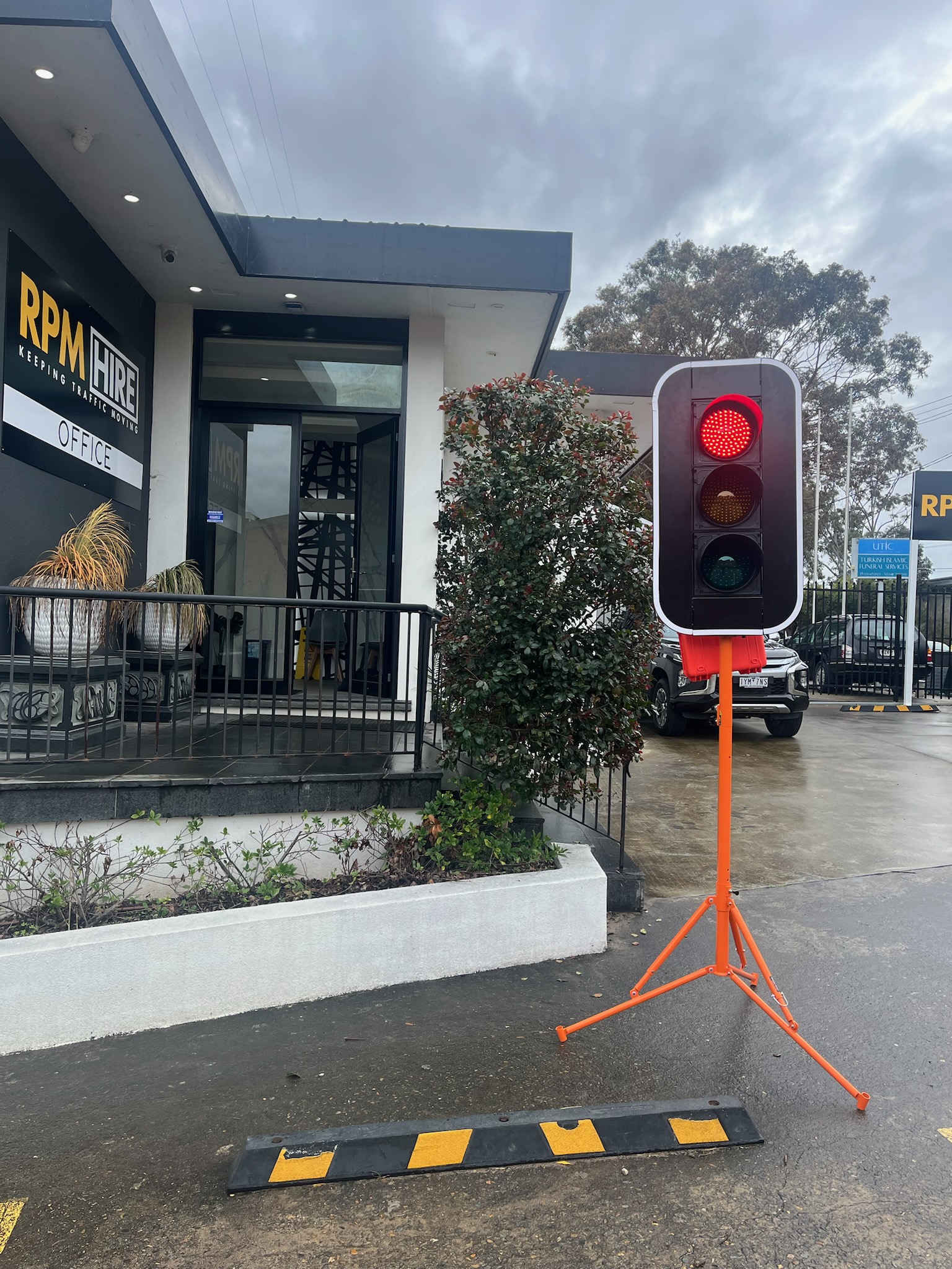 TriLight Portable Traffic Lights For Hire | Free Quote